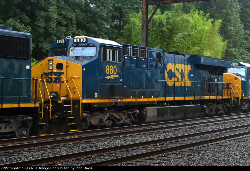 CSX ES44AH 880 fourth out on Q438-28